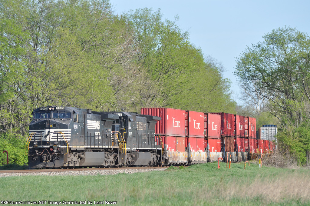 NS 9203 On NS 25 A Eastbound